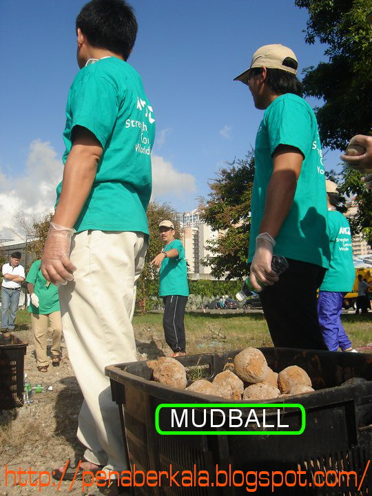 MUDBALL THROWING