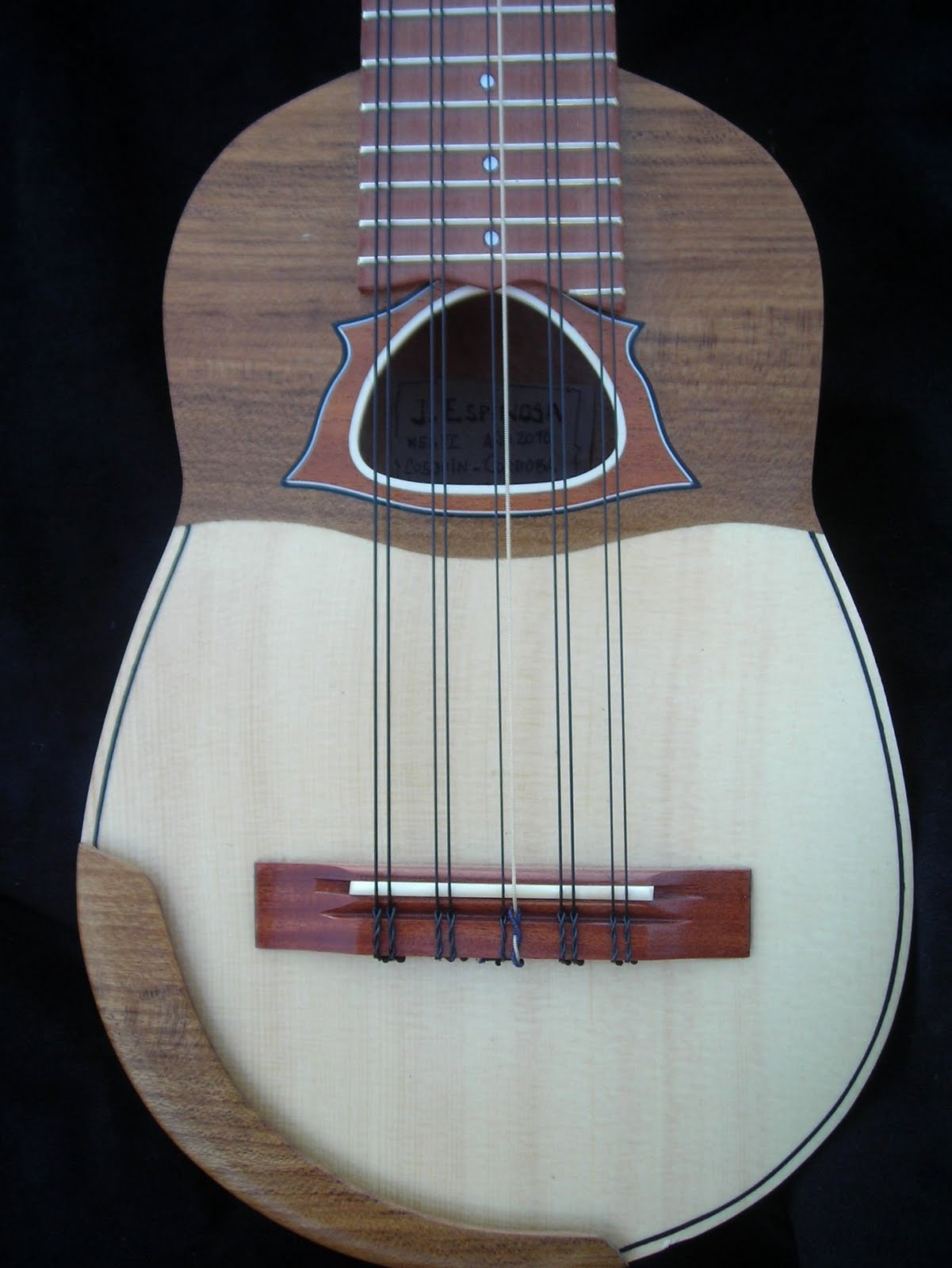 Sonidos Con Arte: Ronroco hecho para el "Corcho"