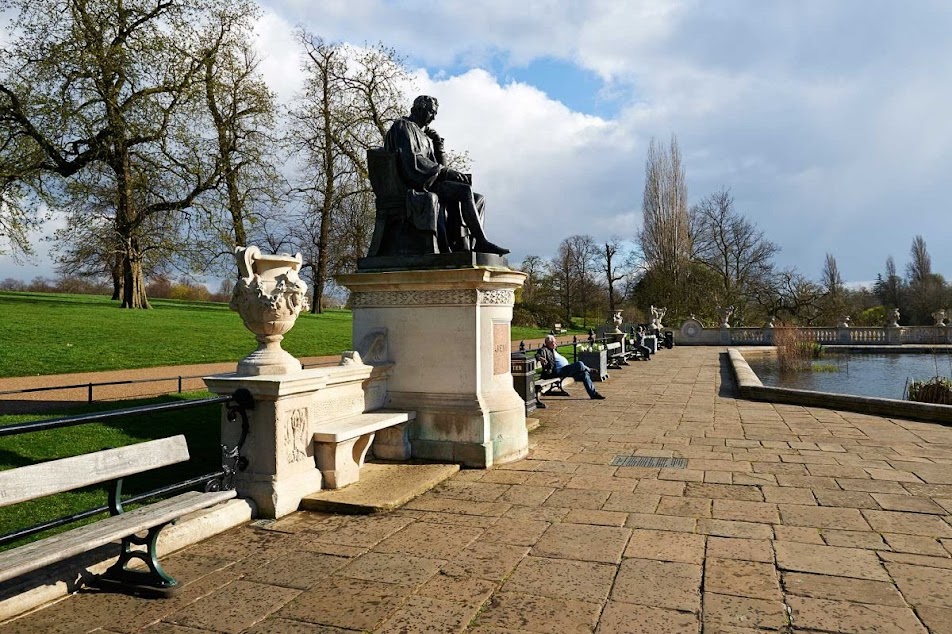 V-INT-INGLATERRA (REINO UNIDO): Jenner Statue