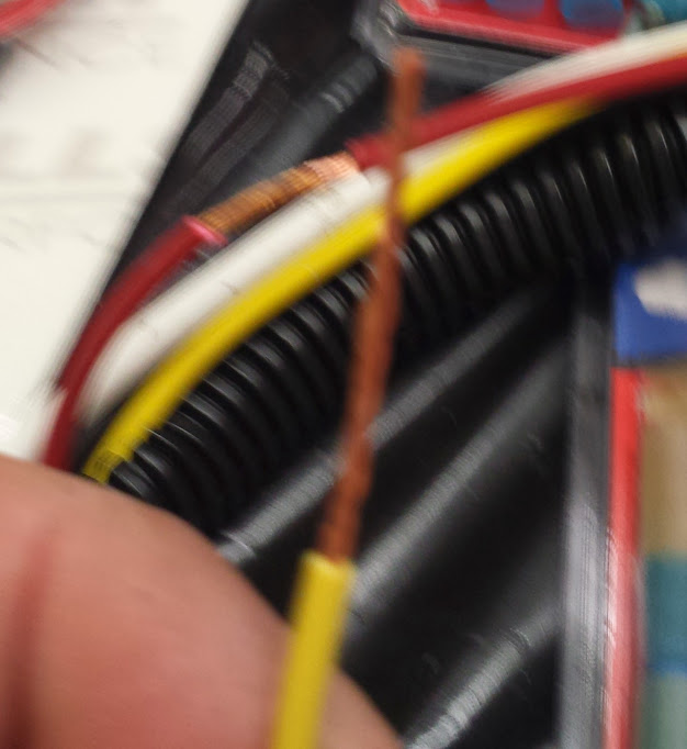 Dave's Workshop Blog: Making the tee splice in the 7 pin wiring harness.